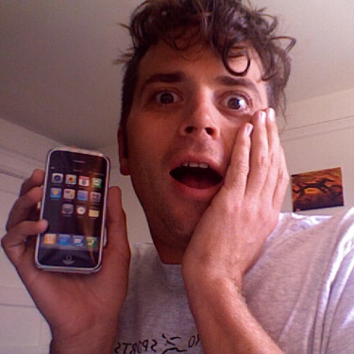 Fake iPhone Pic At First Believed, Then Quickly Called Out By The True ...